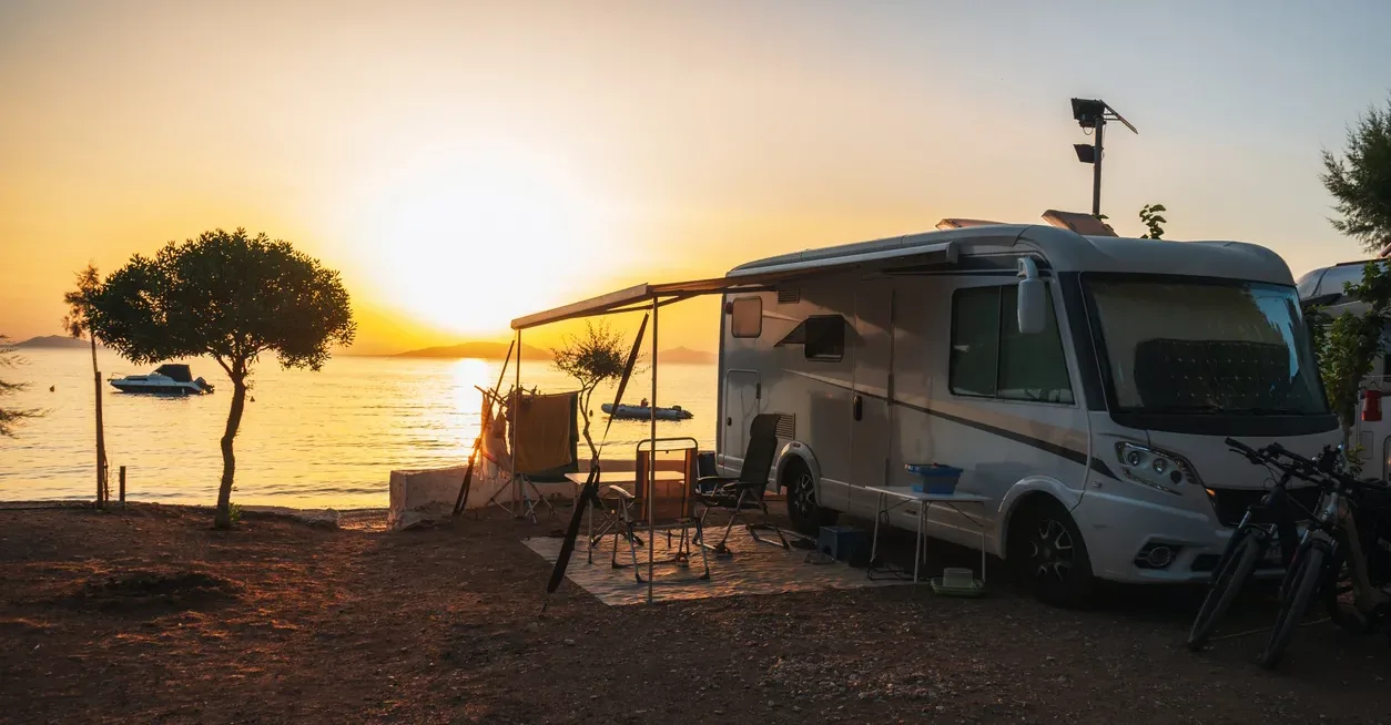 Starlink for RVs: A Complete Starlink Roam Review